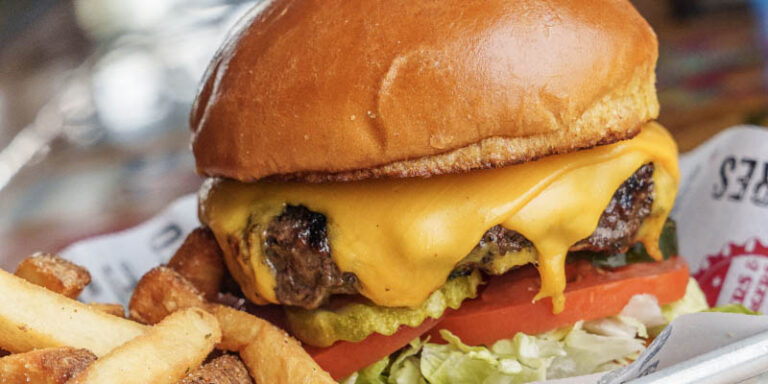 Cold Beers & Cheeseburgers – Scottsdale's Best Sports Bar & Burgers