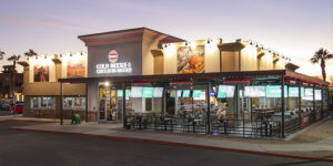 Cold Beers & Cheeseburgers – Gilbert Town Square Sports Bar & Burgers